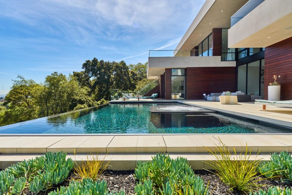 Dive Into 10 Stunning Infinity Pools | Art of Living by Sotheby's ...