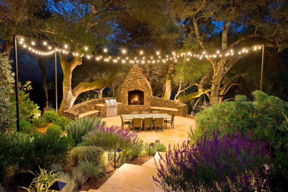 Feasting Alfresco: Seven Elegant Outdoor Dining Areas | Art of Living ...