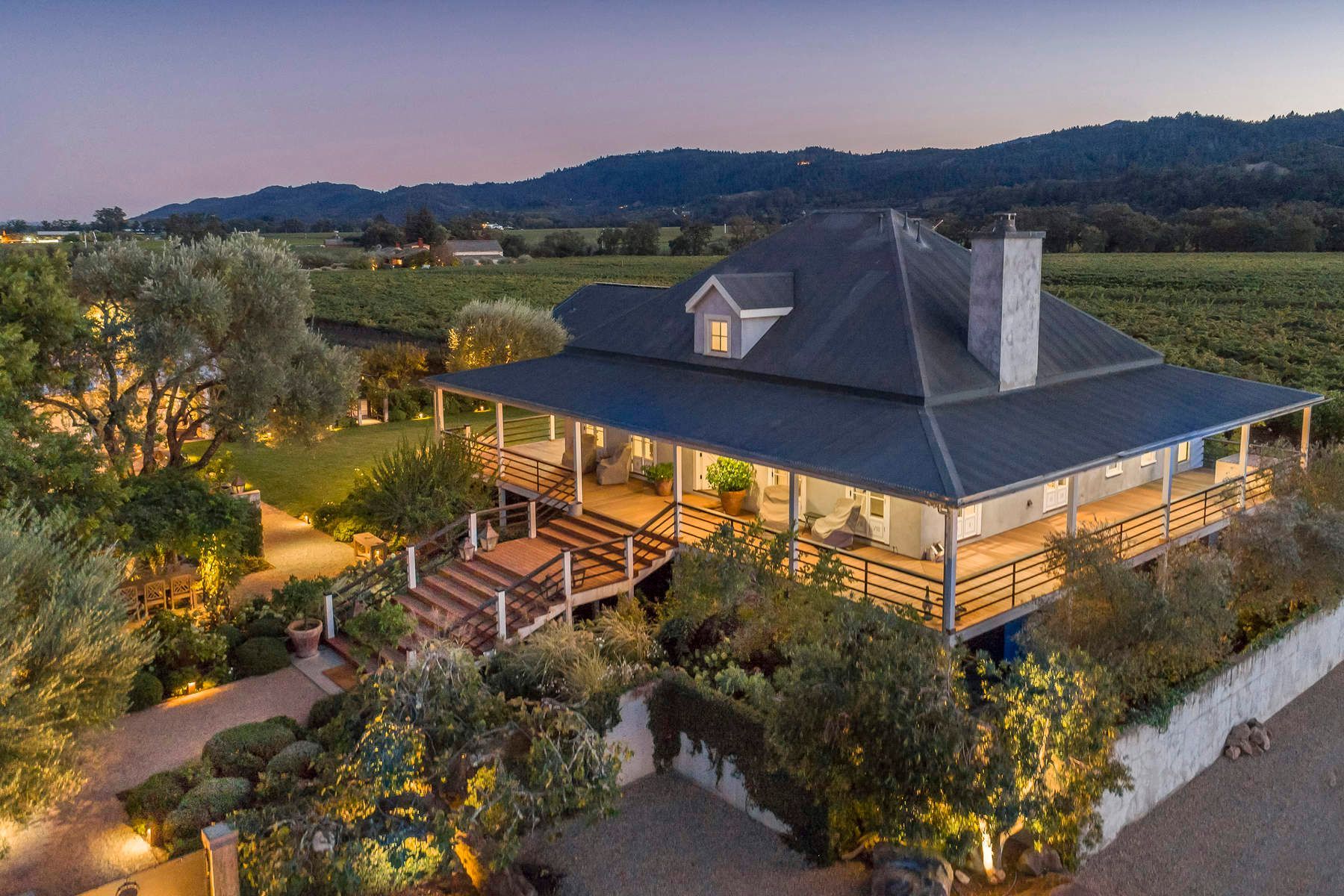 Tour Bella Oaks - a Classic Wine Country Farmhouse | Art of Living by ...