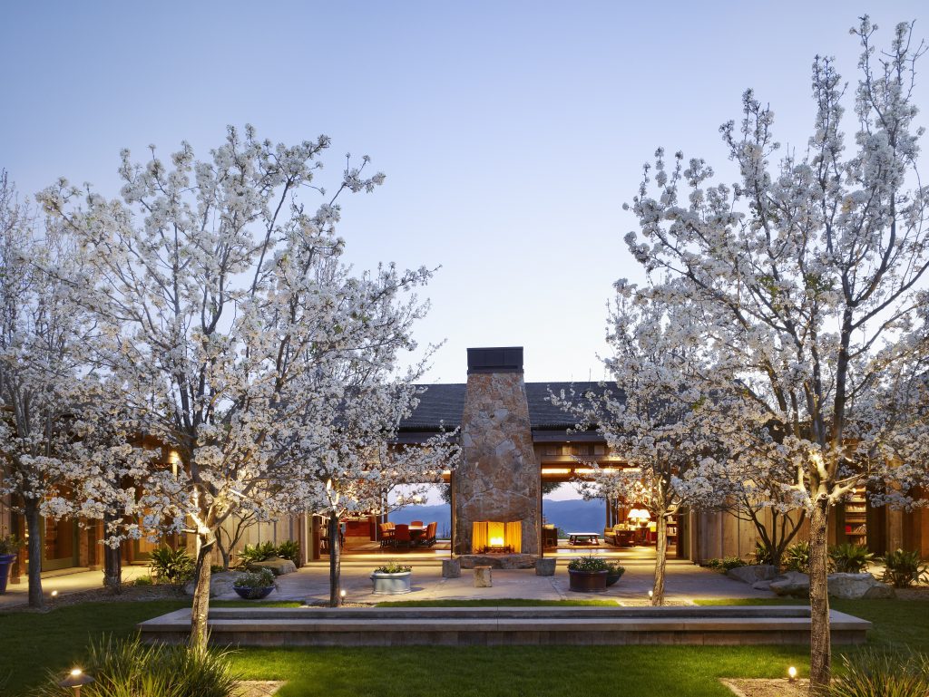 Inside a Howard Backen–Designed Pritchard Hill Compound - Sotheby´s ...