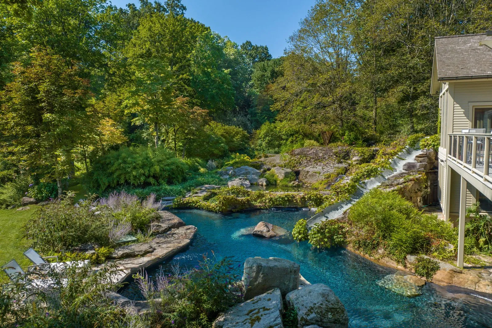 Green with Envy: 4 Homes with Lush Landscaping - Sotheby´s ...